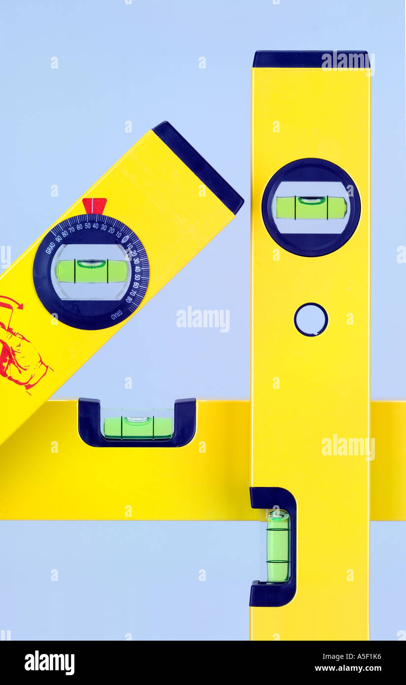 3 three yellow builders spirit levels showing bubbles Stock Photo - Alamy