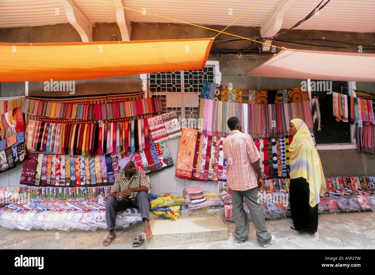 Tanzania Zanzibar Stone Town market shops people Stock Photo - Alamy