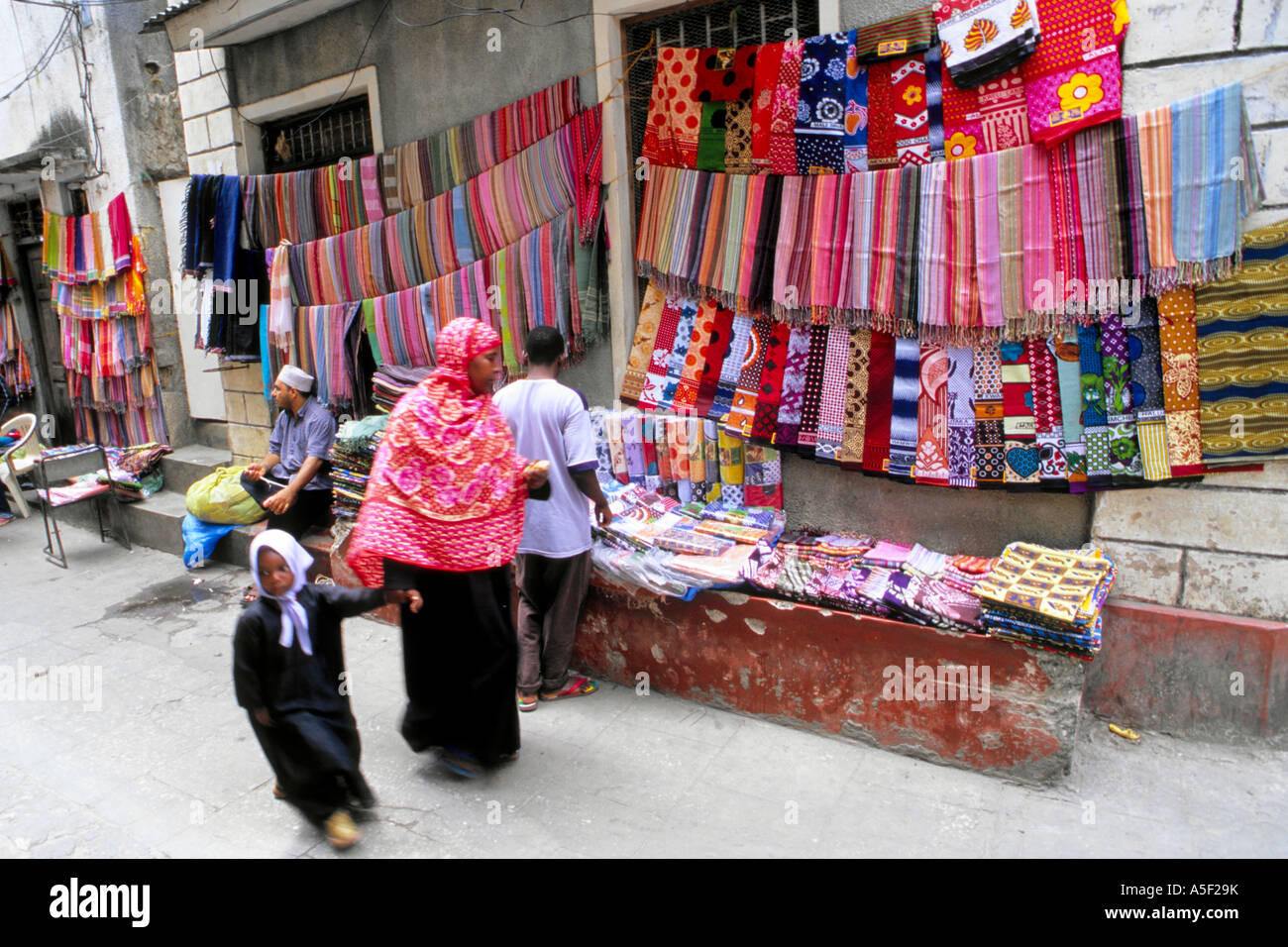 Tanzania Zanzibar Stone Town market shops people Stock Photo - Alamy