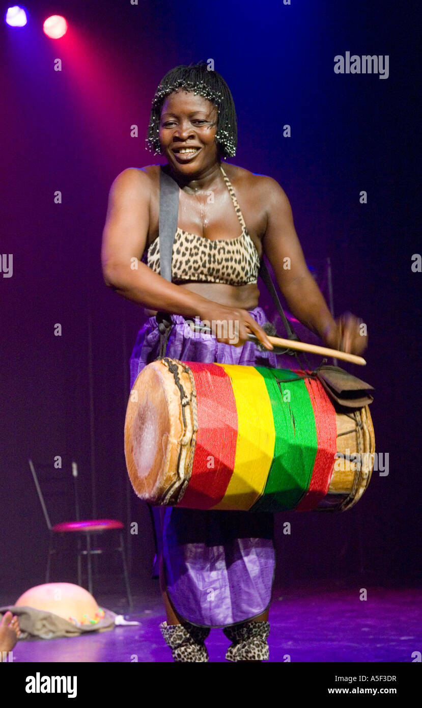 Traditional African dance performance Stock Photo - Alamy