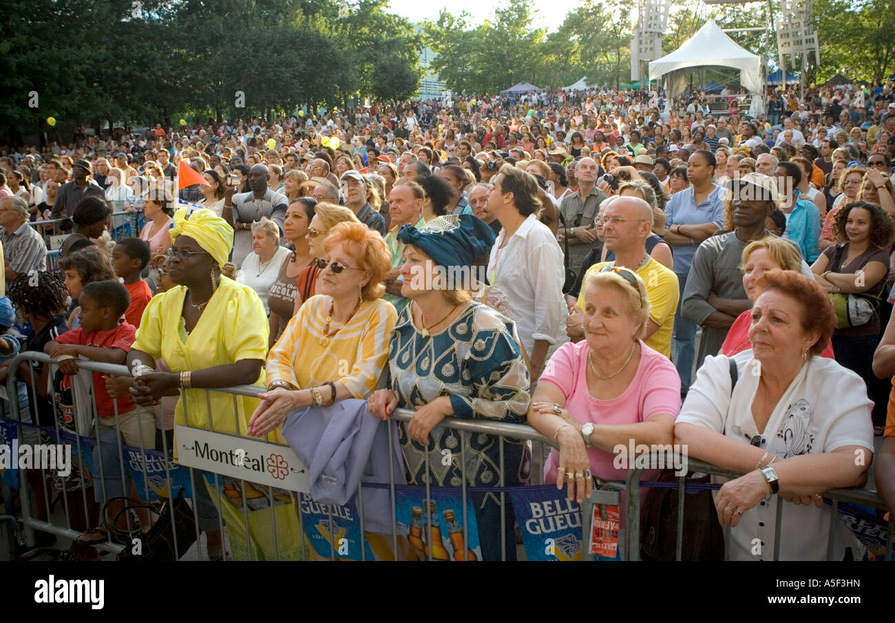 Festival fans crowd hi-res stock photography and images - Alamy