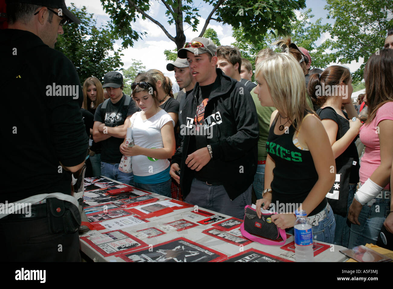 Teenage fans hi-res stock photography and images - Alamy