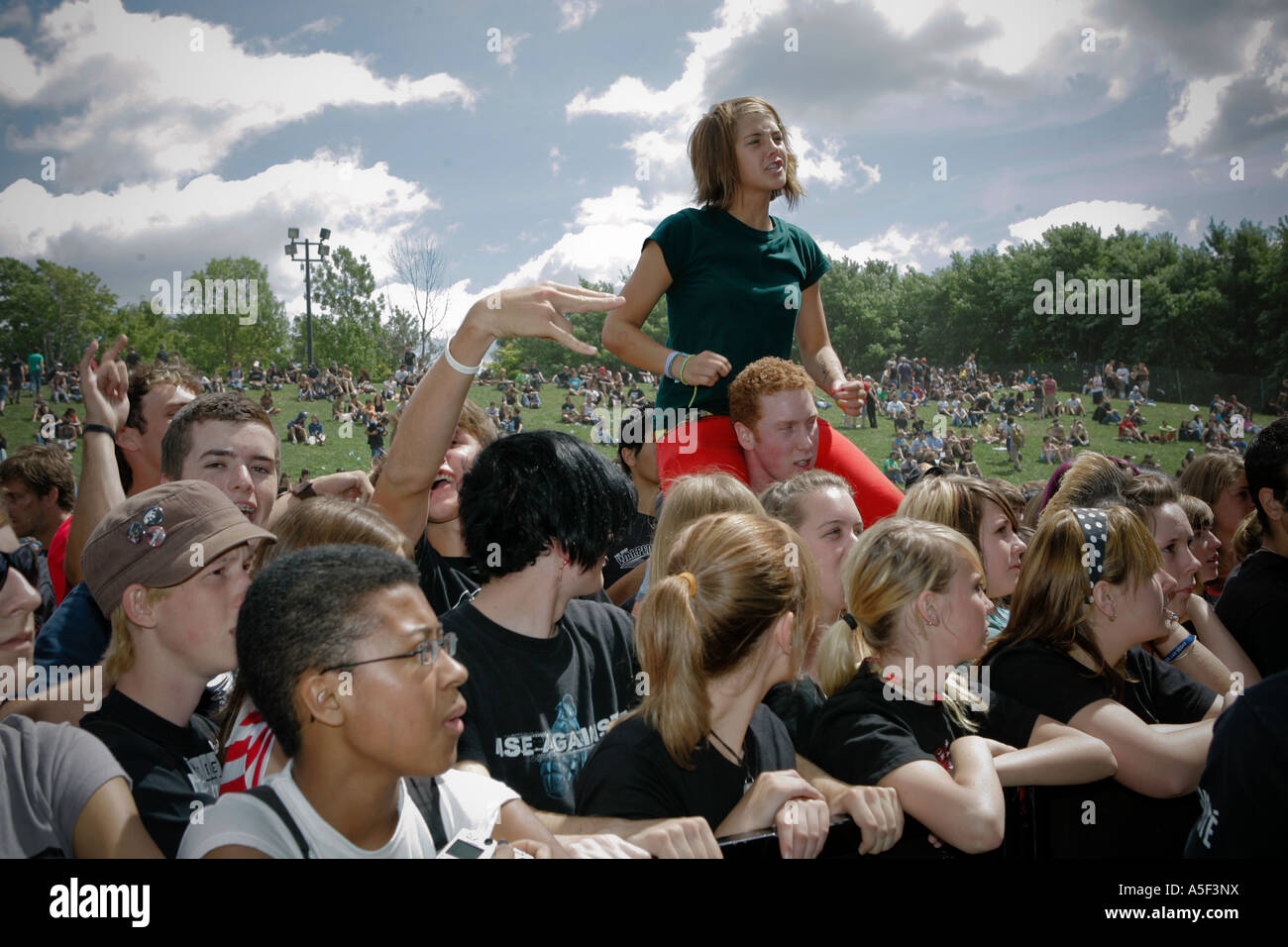 Outdoor daytime concert stage crowd hi-res stock photography and images ...