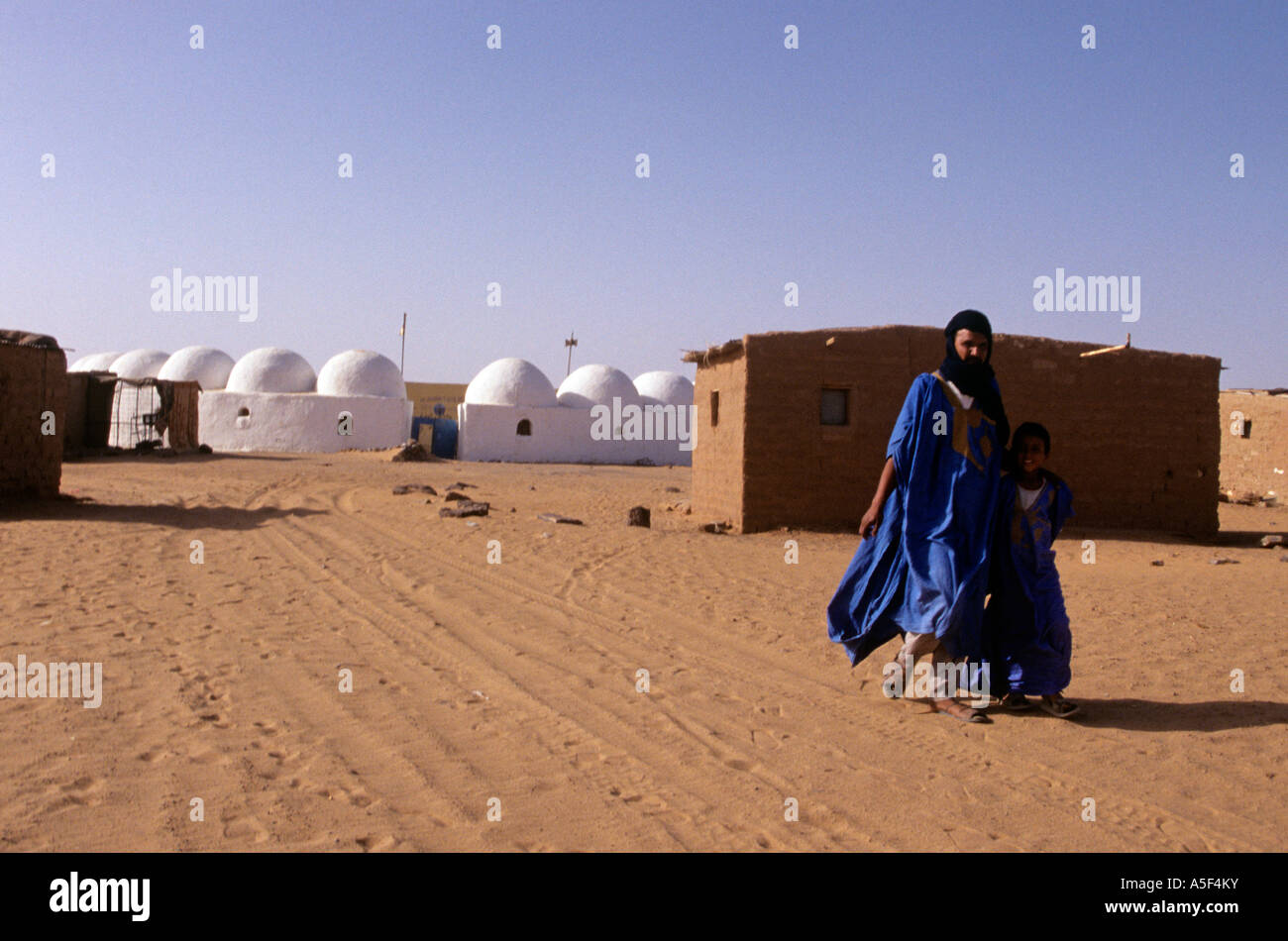 Desert africa child walk hi-res stock photography and images - Alamy