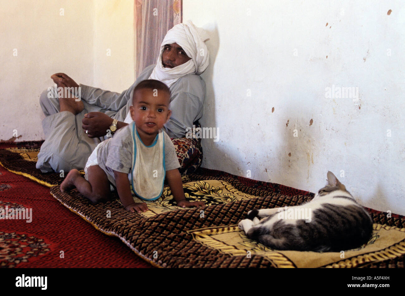 Saharawi family hi-res stock photography and images - Alamy
