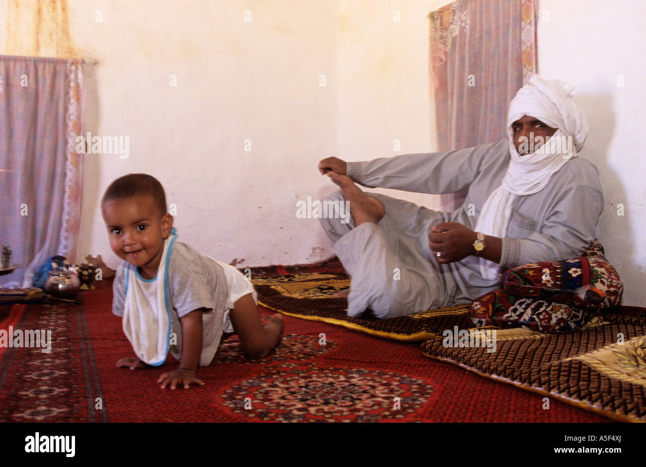 Saharawi family hi-res stock photography and images - Alamy