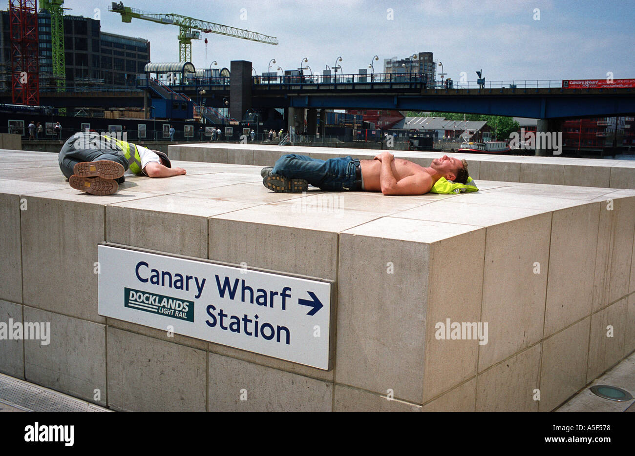Group construction workers taking break hi-res stock photography and ...