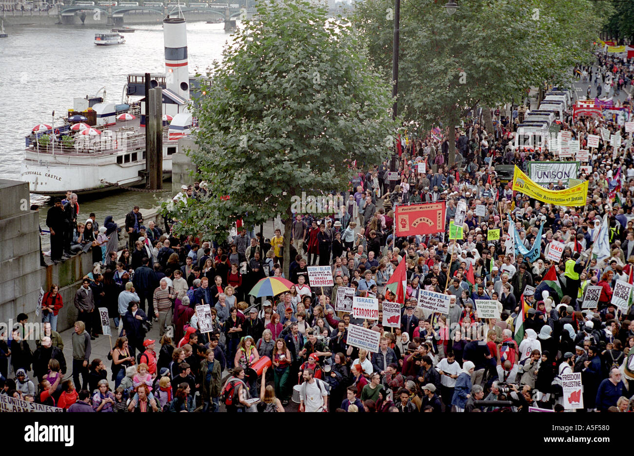 Peace demonstration London 2002 Stock Photo - Alamy