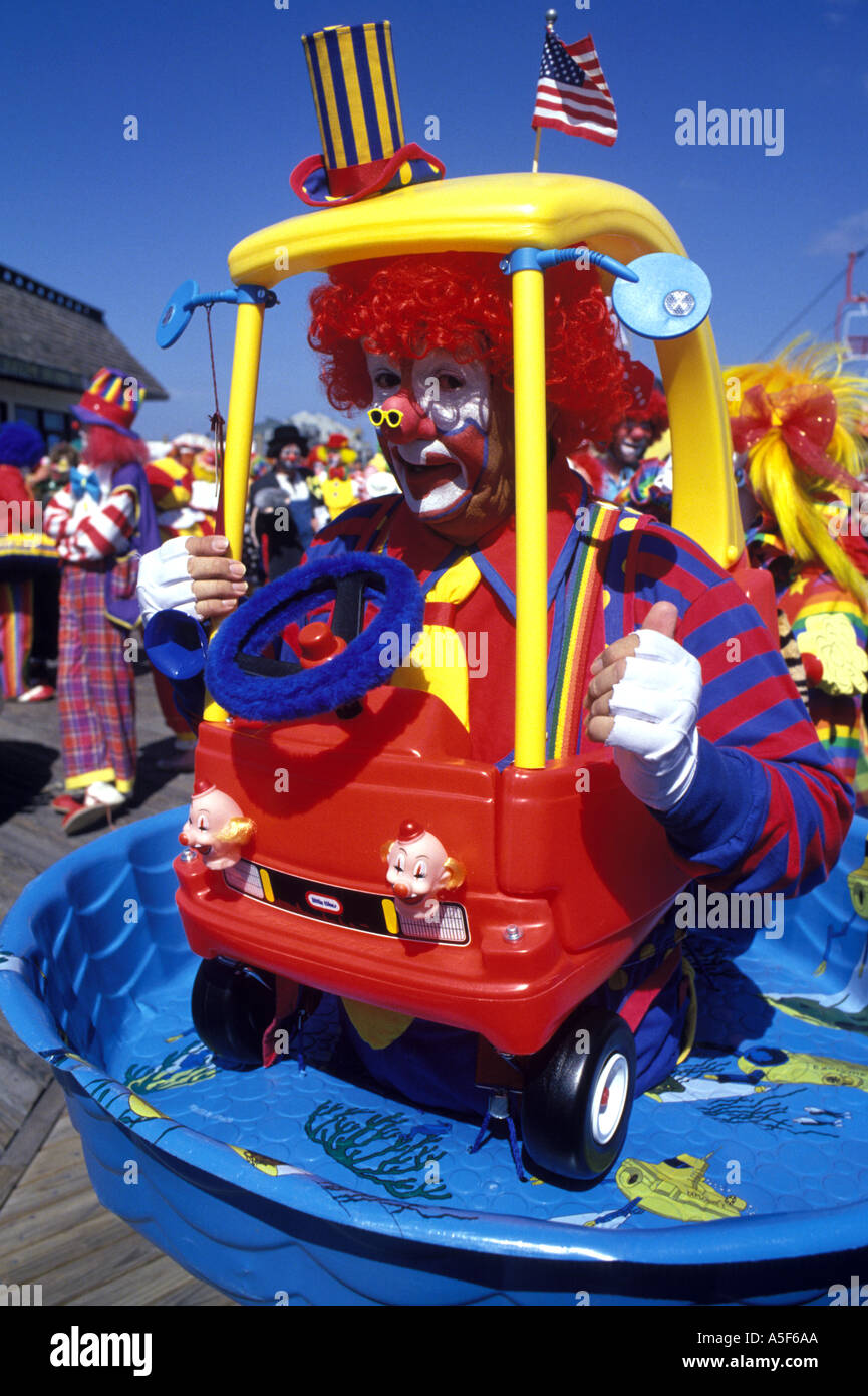 Blue clown car hi-res stock photography and images - Alamy