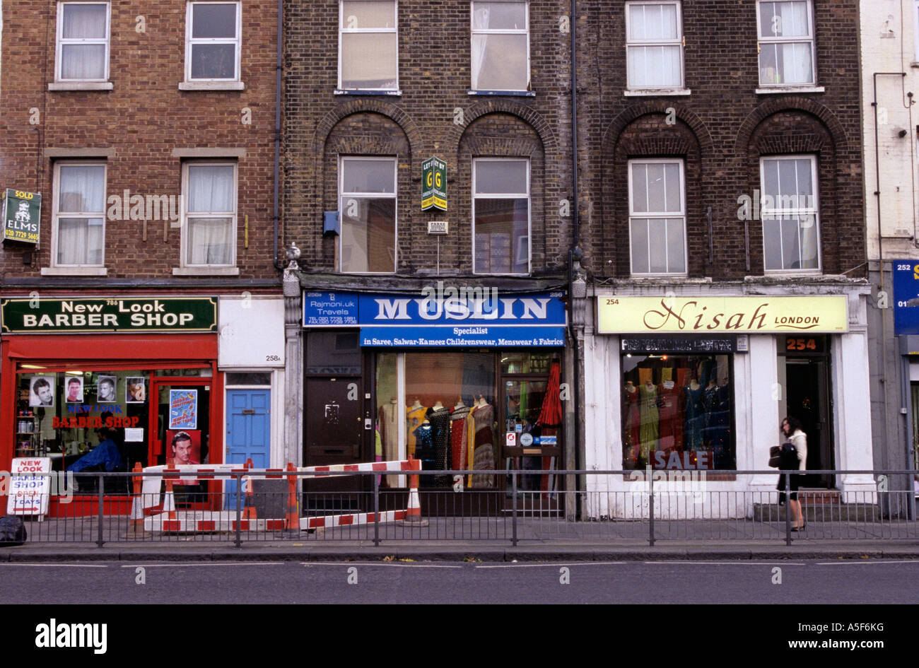 Windows in london shops hi-res stock photography and images - Alamy