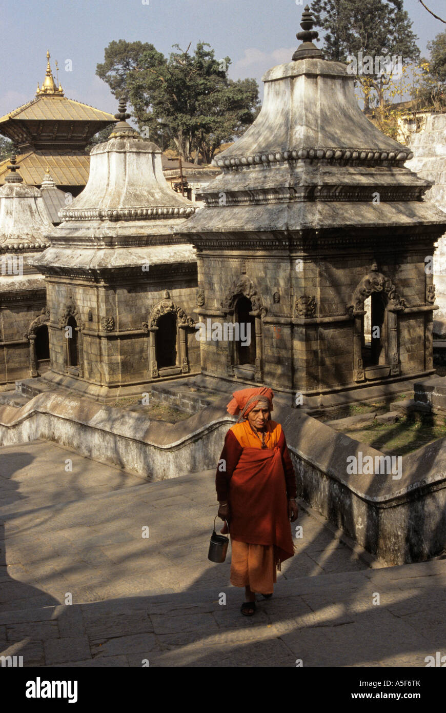 Woman walking inside hindu temple hi-res stock photography and images ...