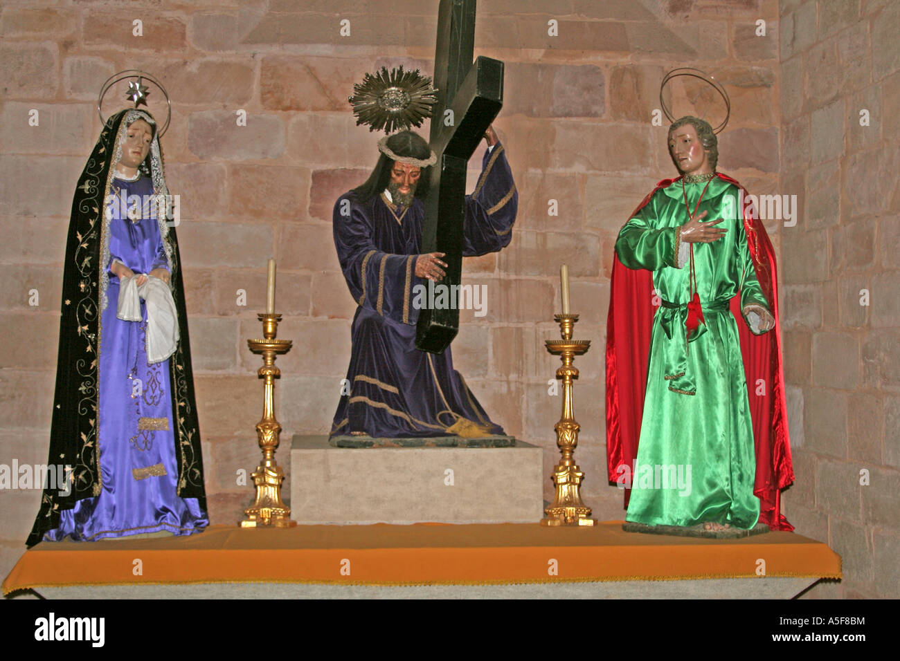 Grieving virgin mary hi-res stock photography and images - Alamy