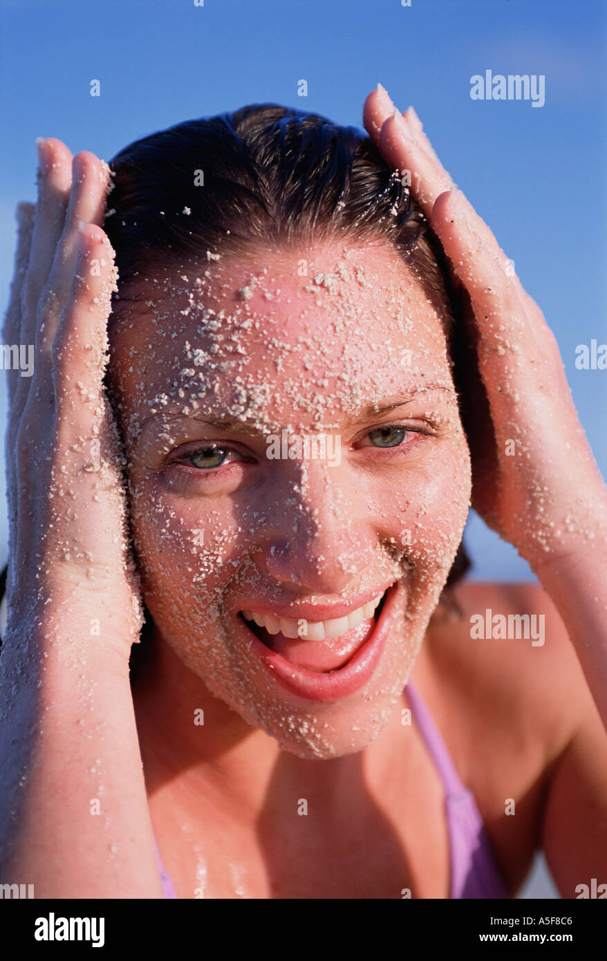 Woman exfoliate face sand hi-res stock photography and images - Alamy