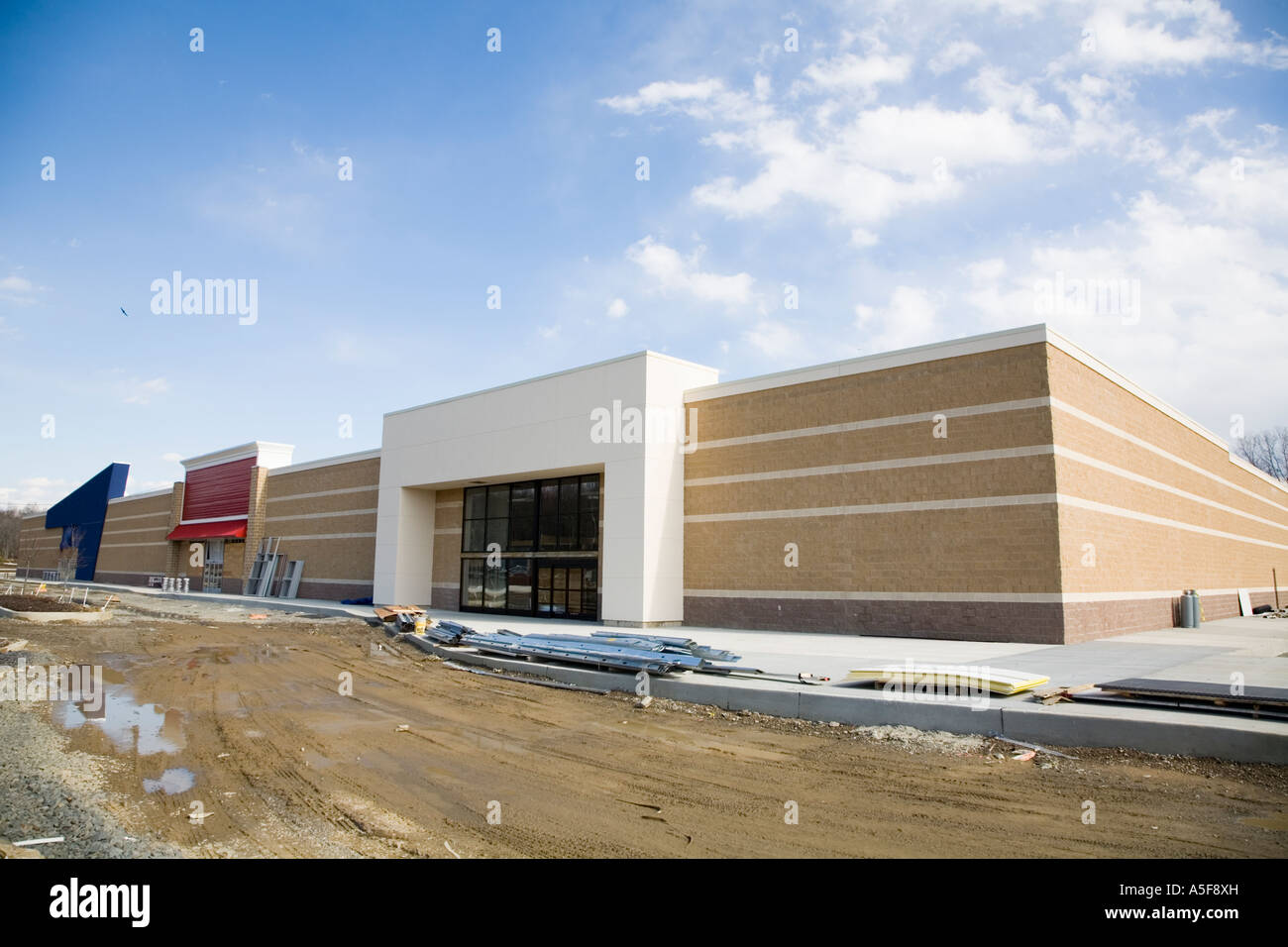 Construction Site of a New Shopping Mall Stock Photo - Alamy