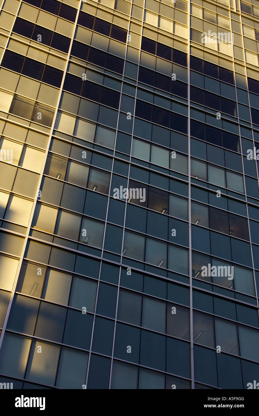 Side of urban building Stock Photo - Alamy