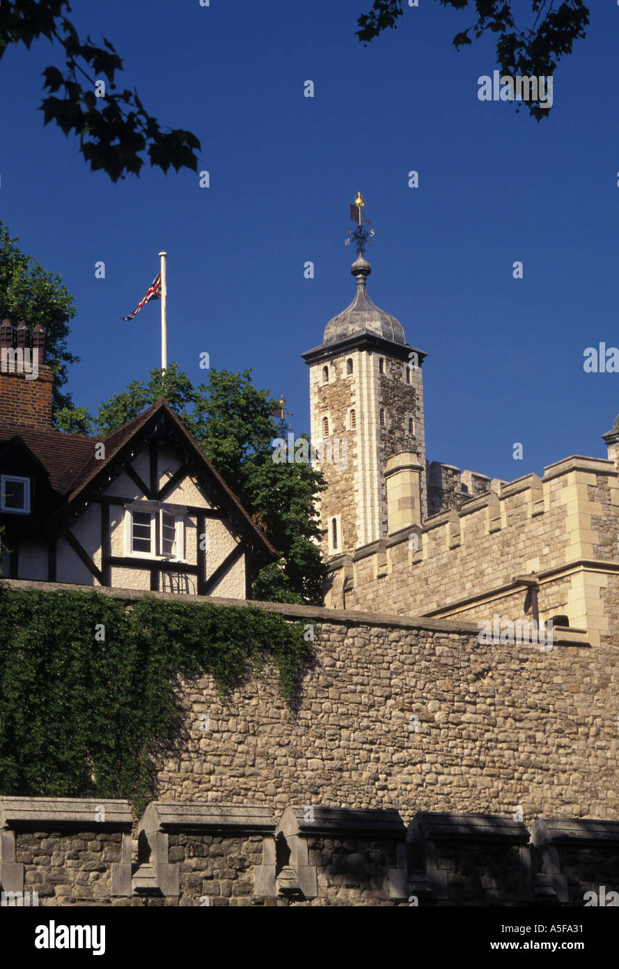 England tower of london hi-res stock photography and images - Alamy