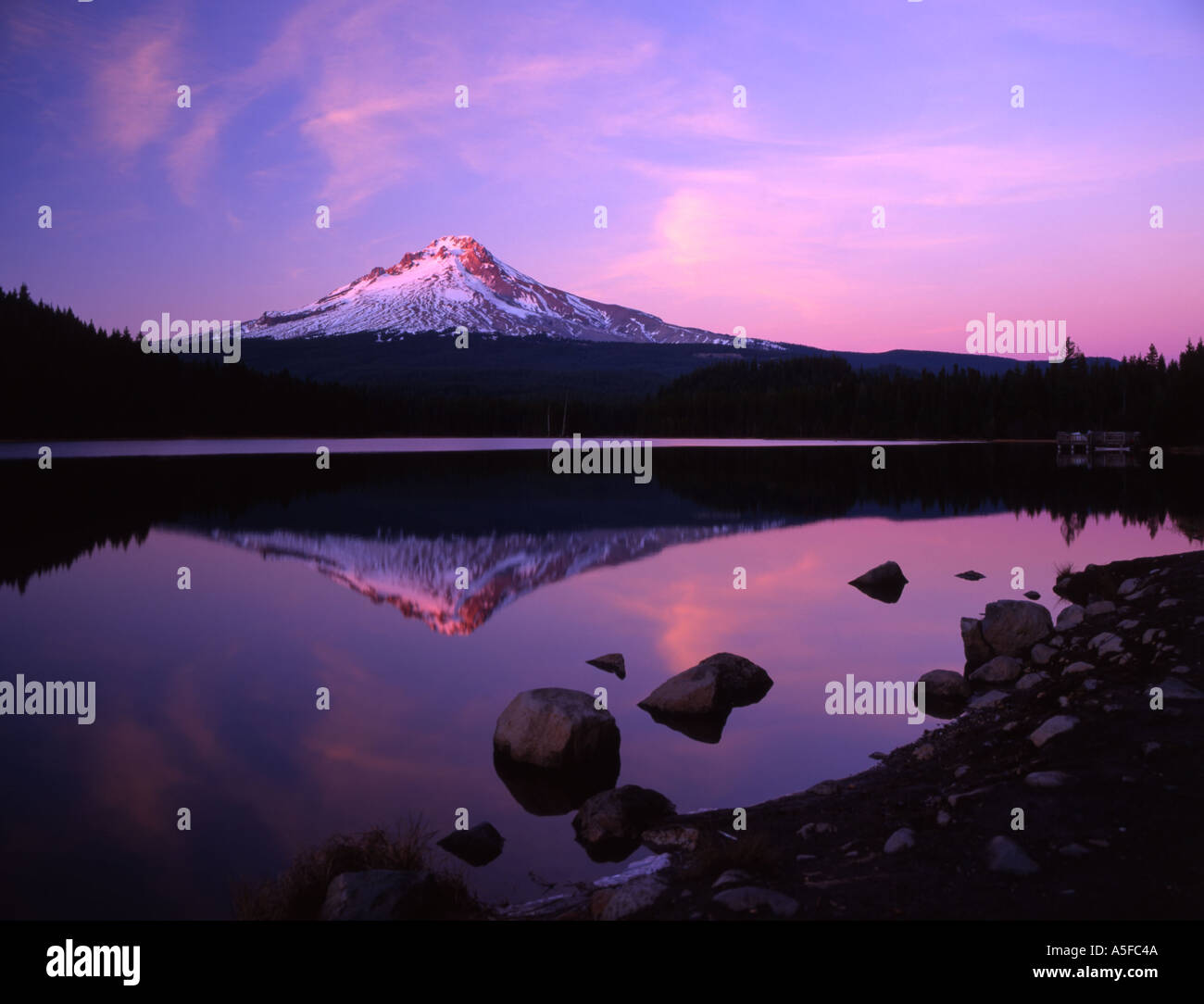 Mt Hood from Trillium Lake with alpen glow Stock Photo - Alamy