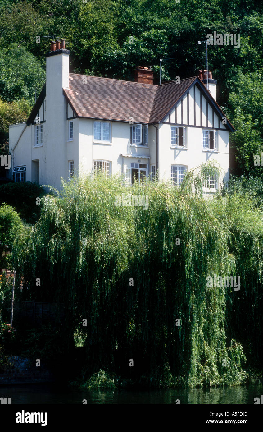 Riverside property near thames hi-res stock photography and images - Alamy