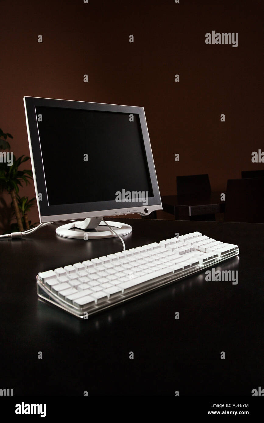 Computer monitor and keyboard on desktop Stock Photo - Alamy
