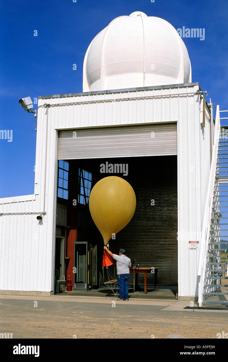 Weather balloon hi-res stock photography and images - Alamy
