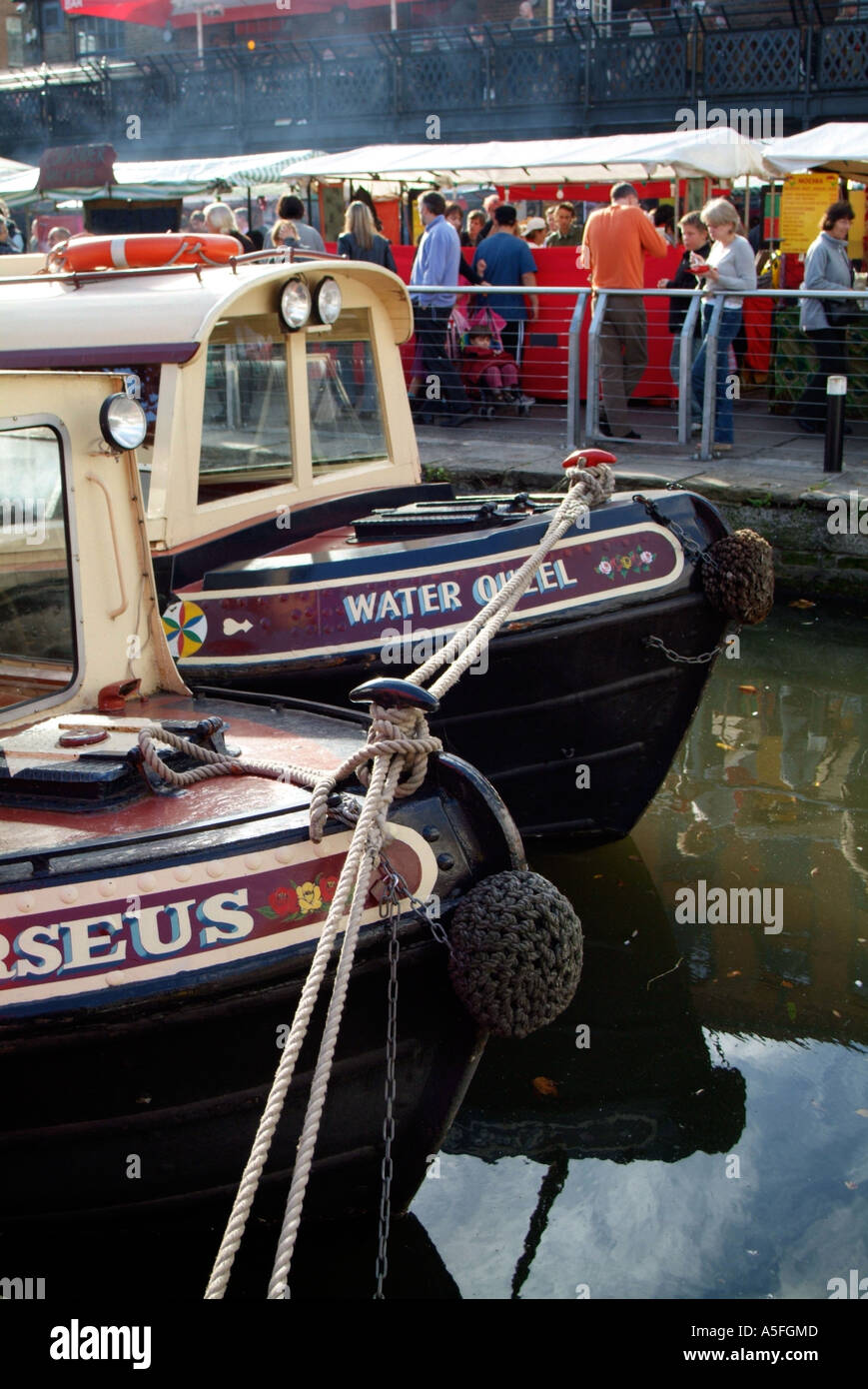 Barges in locks hi-res stock photography and images - Alamy