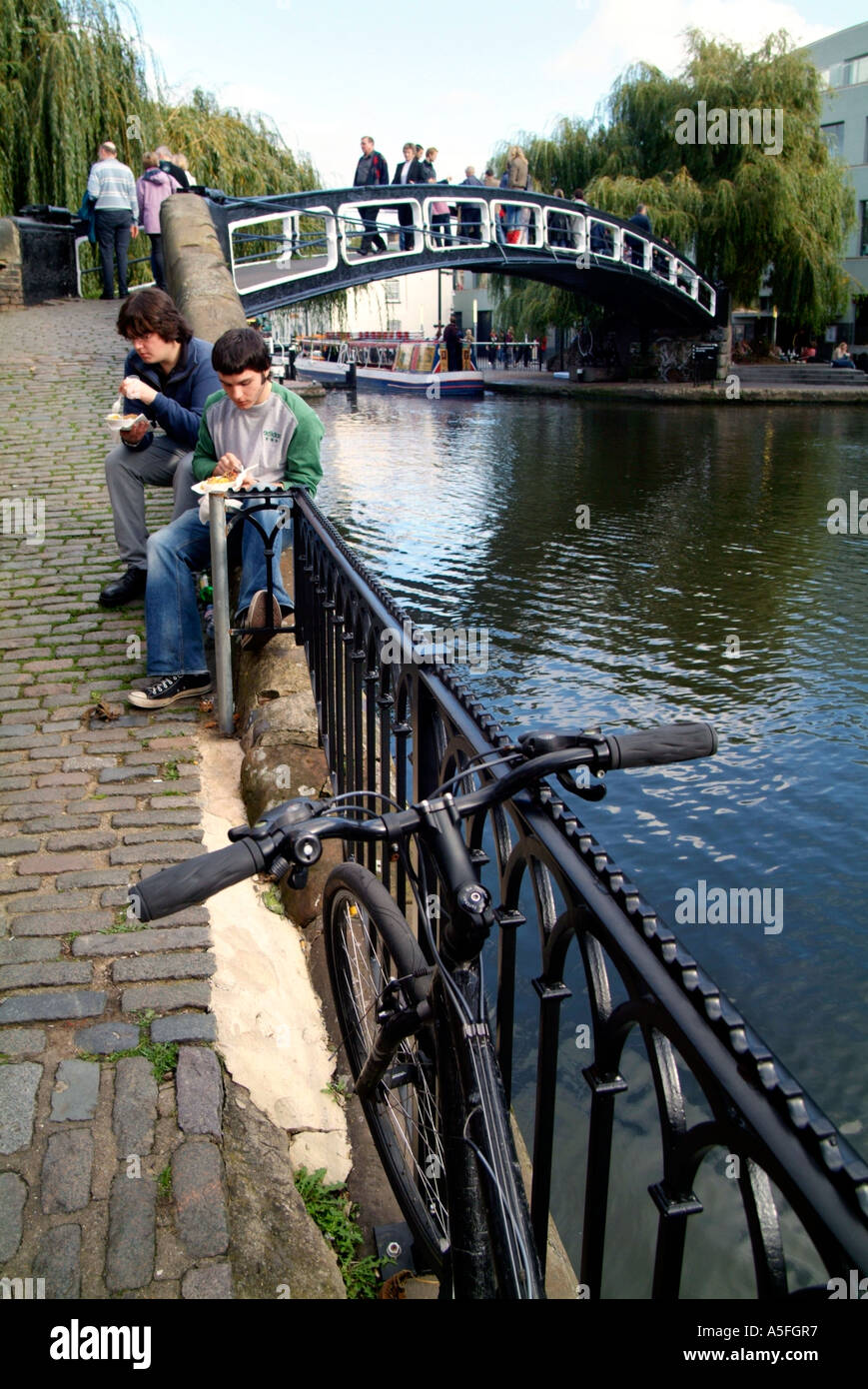 Camden lock footbridge hi-res stock photography and images - Alamy