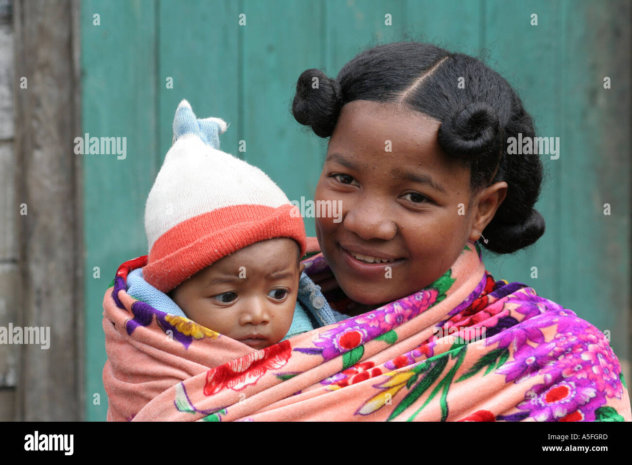 Mother and baby in Andasibe, Madagascar Stock Photo - Alamy