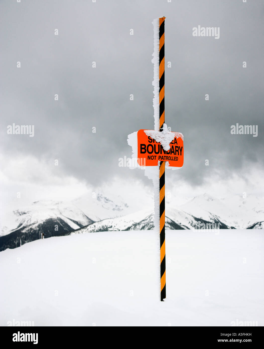 Ski boundary sign hi-res stock photography and images - Alamy
