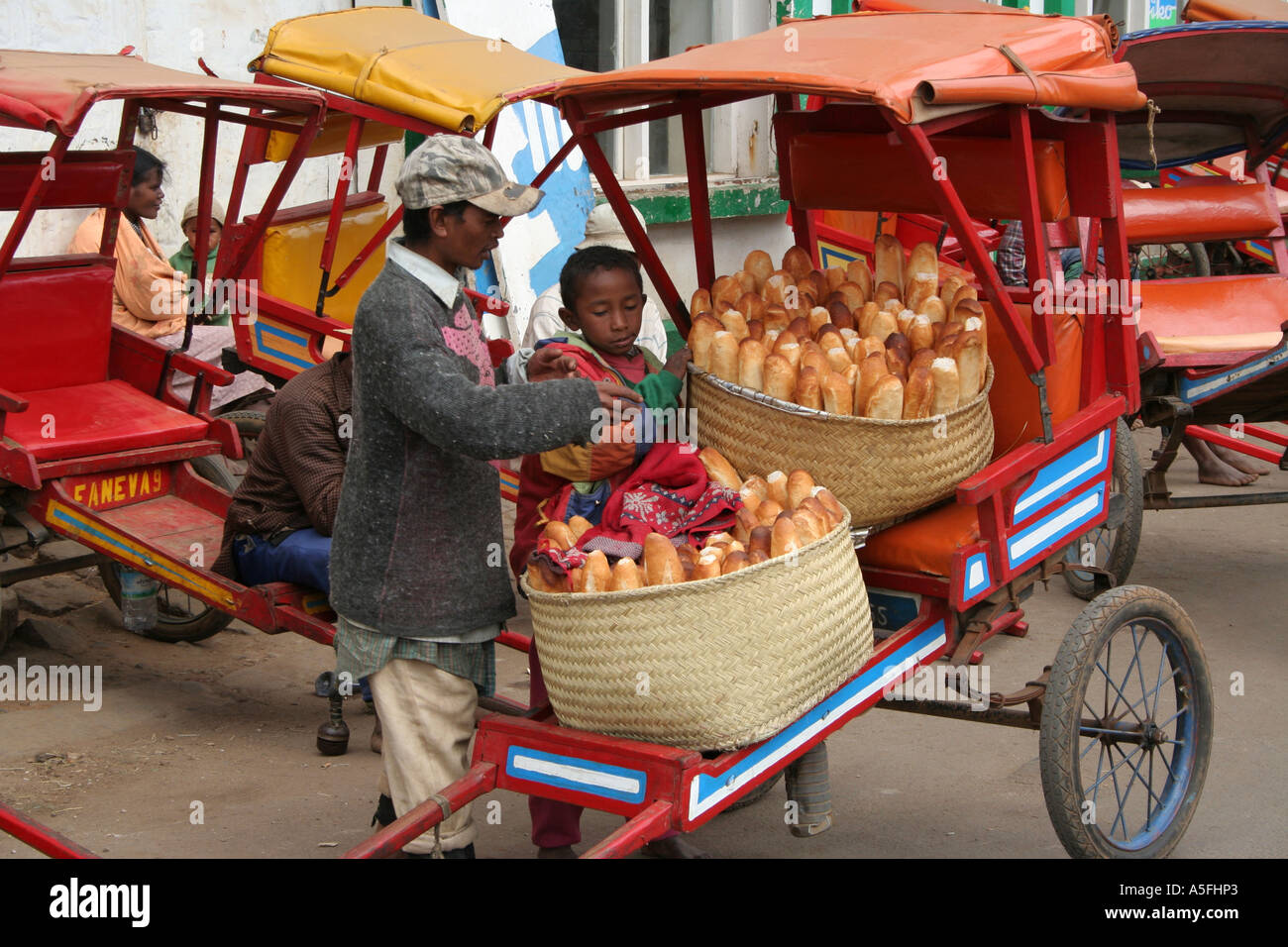 Pousse pousse driver hi-res stock photography and images - Alamy
