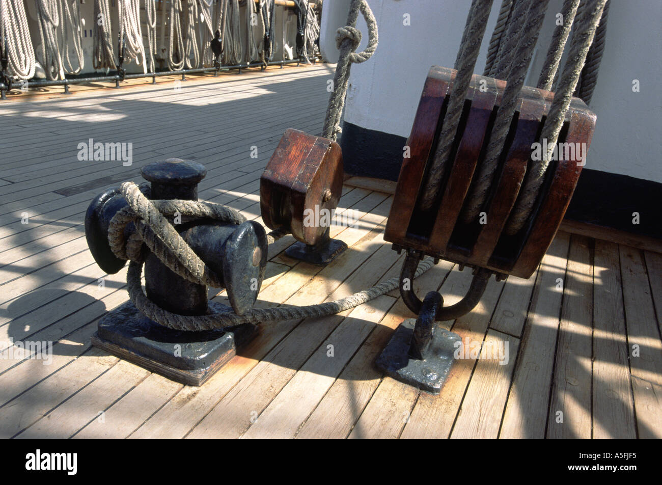 Rigging ship hi-res stock photography and images - Alamy