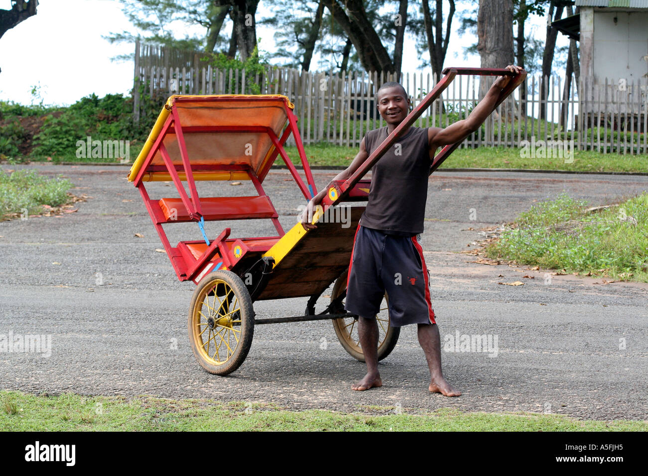 Pousse pousse driver madagascar hi-res stock photography and images - Alamy