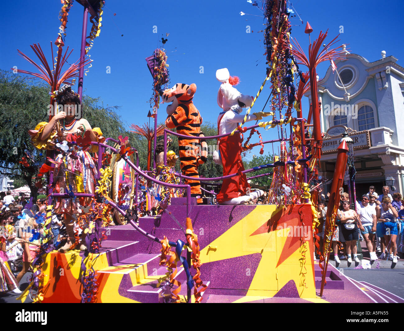Characters, disneyland california hi-res stock photography and images ...