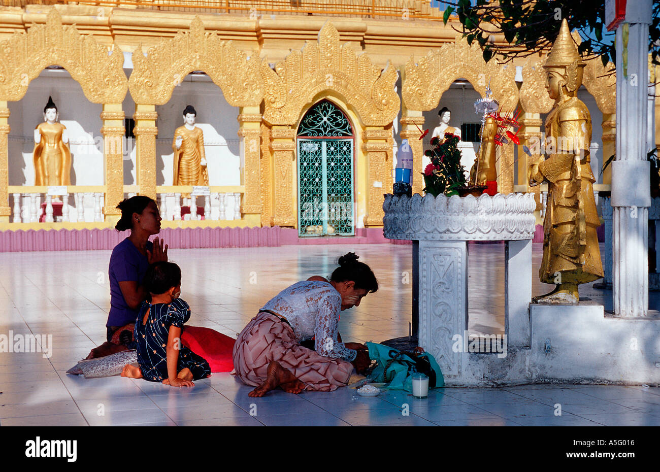 Praying woman in temple Burma Myanmar Birma Stock Photo - Alamy