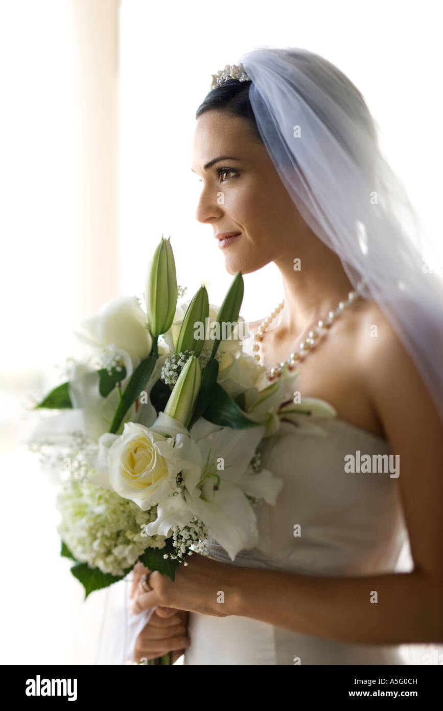 Side profile bride holding bouquet hi-res stock photography and images ...