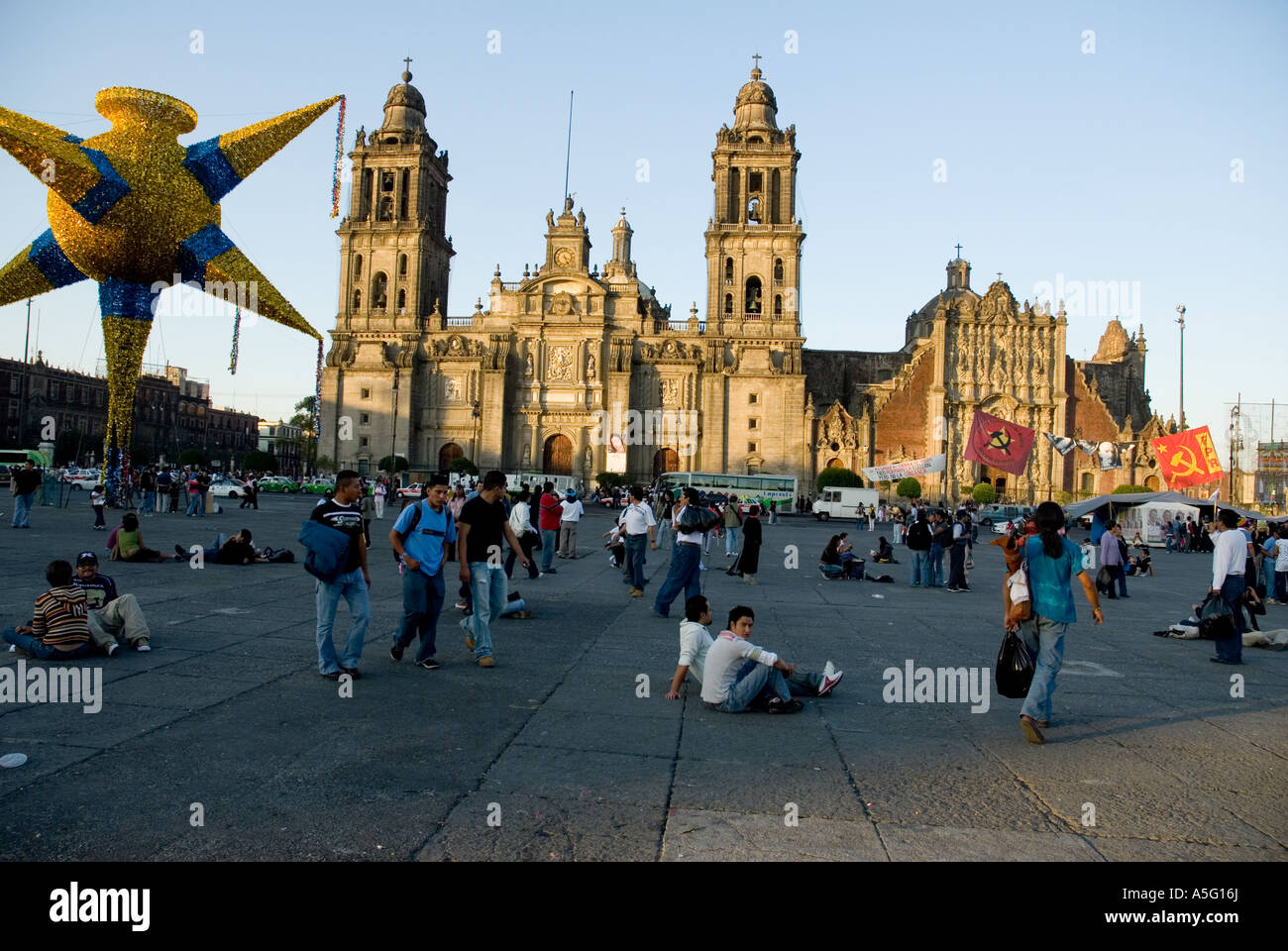 mexico city square - metropolitan cathedral - Plaza de la Constitucion ...