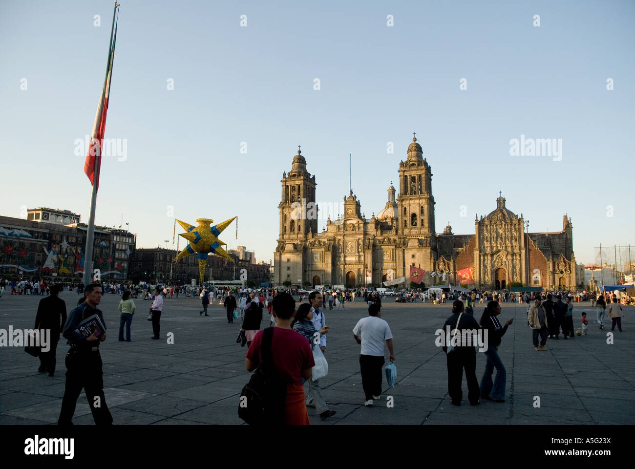 mexico city square - metropolitan cathedral - Plaza de la Constitucion ...