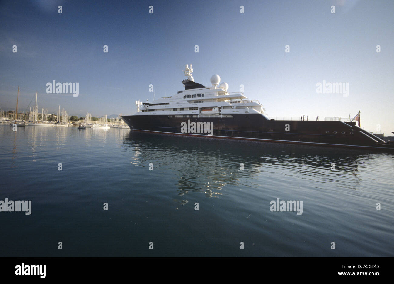 megayacht m y octopus owner paul allen microsoft arriving in port ...