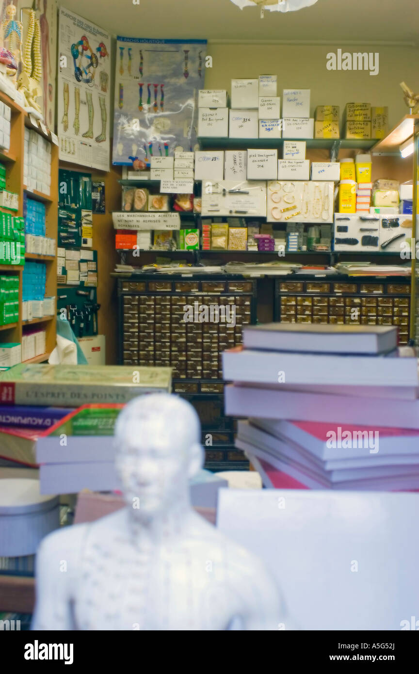 Interior chinese herbal drug shop hi-res stock photography and images ...