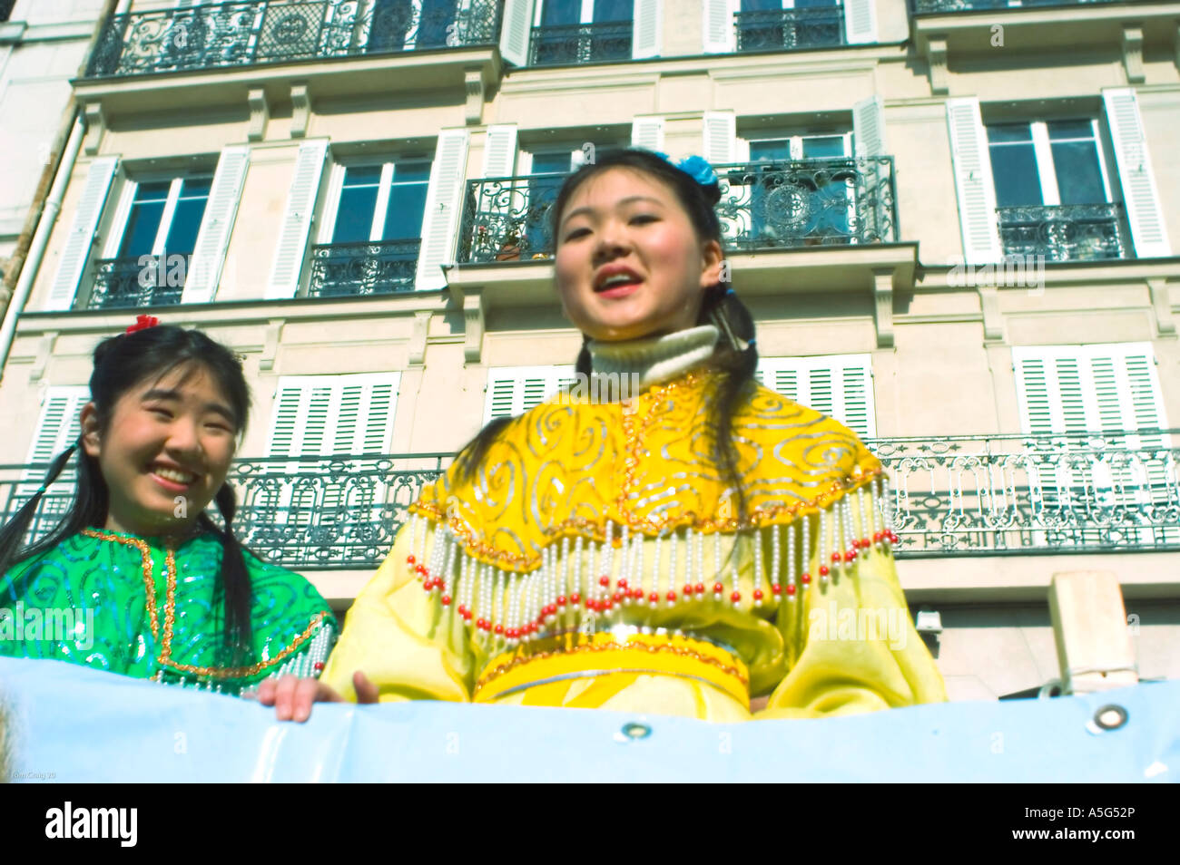 Two chinese beauties hi-res stock photography and images - Alamy