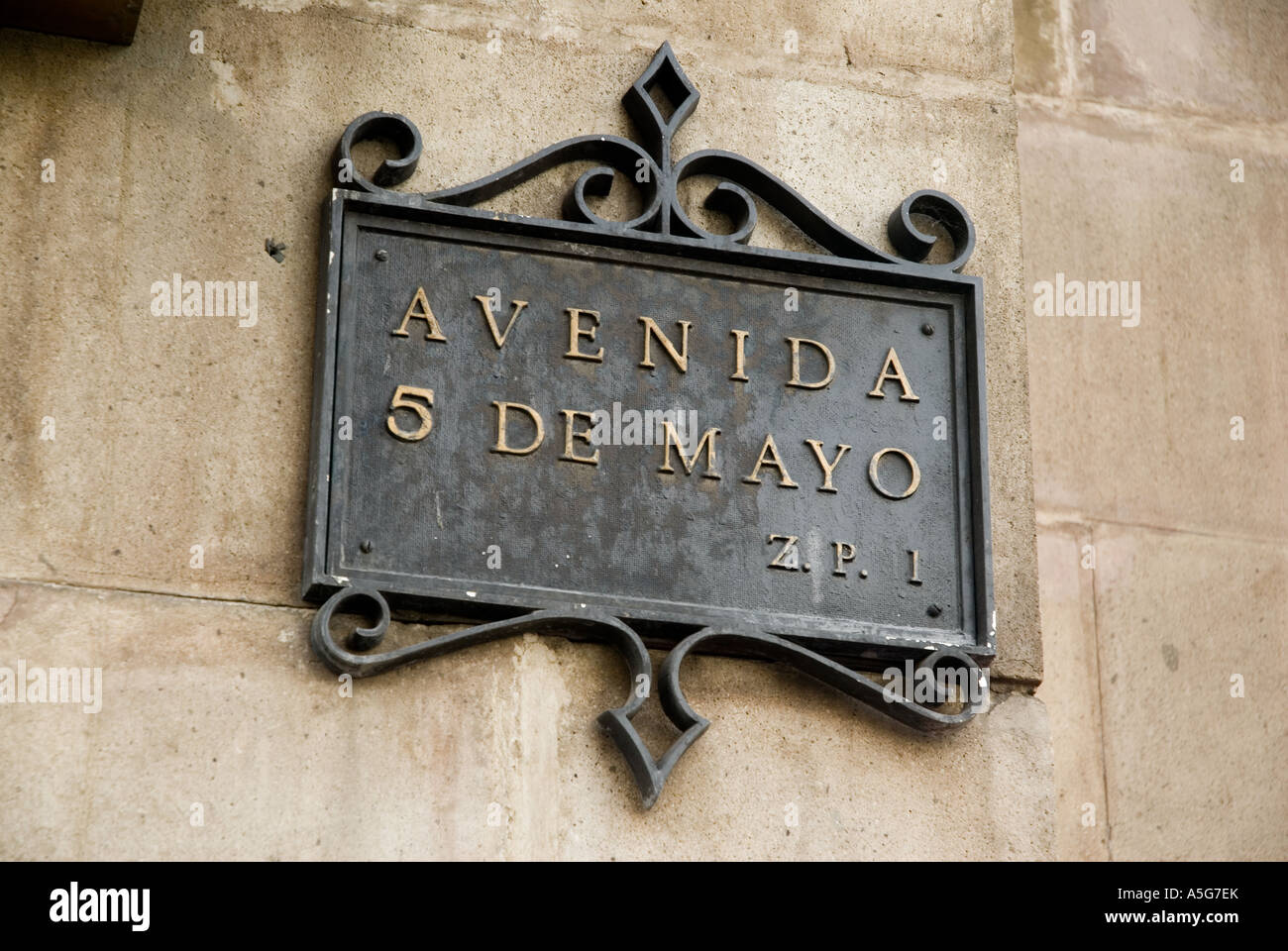 5 de mayo street sign - mexico city Stock Photo - Alamy