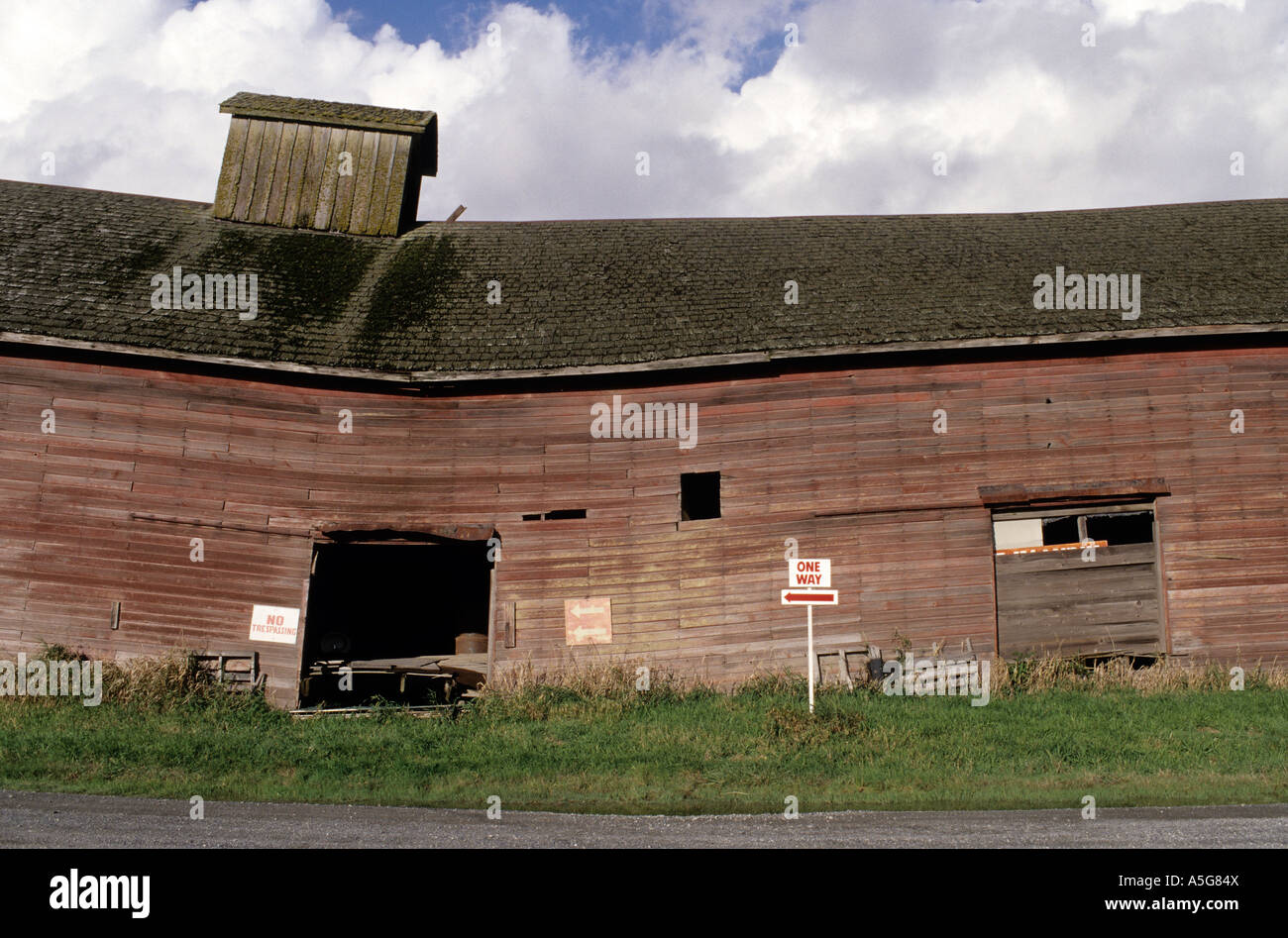 Sunken roof hi-res stock photography and images - Alamy