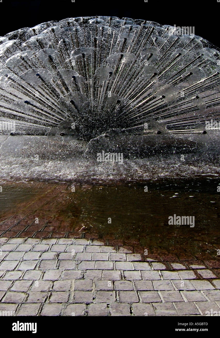 Fan fountain hi-res stock photography and images - Alamy