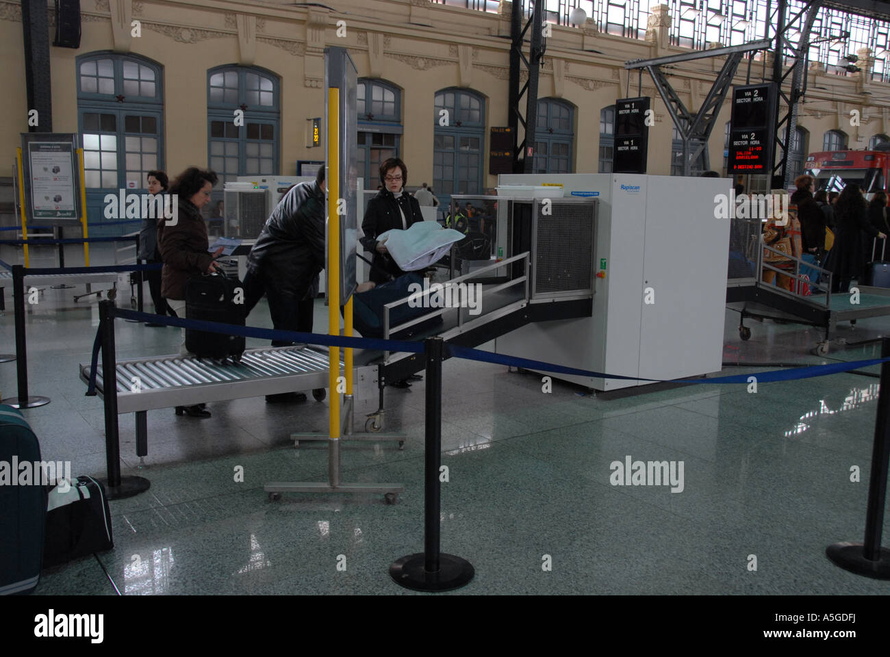 Airport x ray hi-res stock photography and images - Alamy