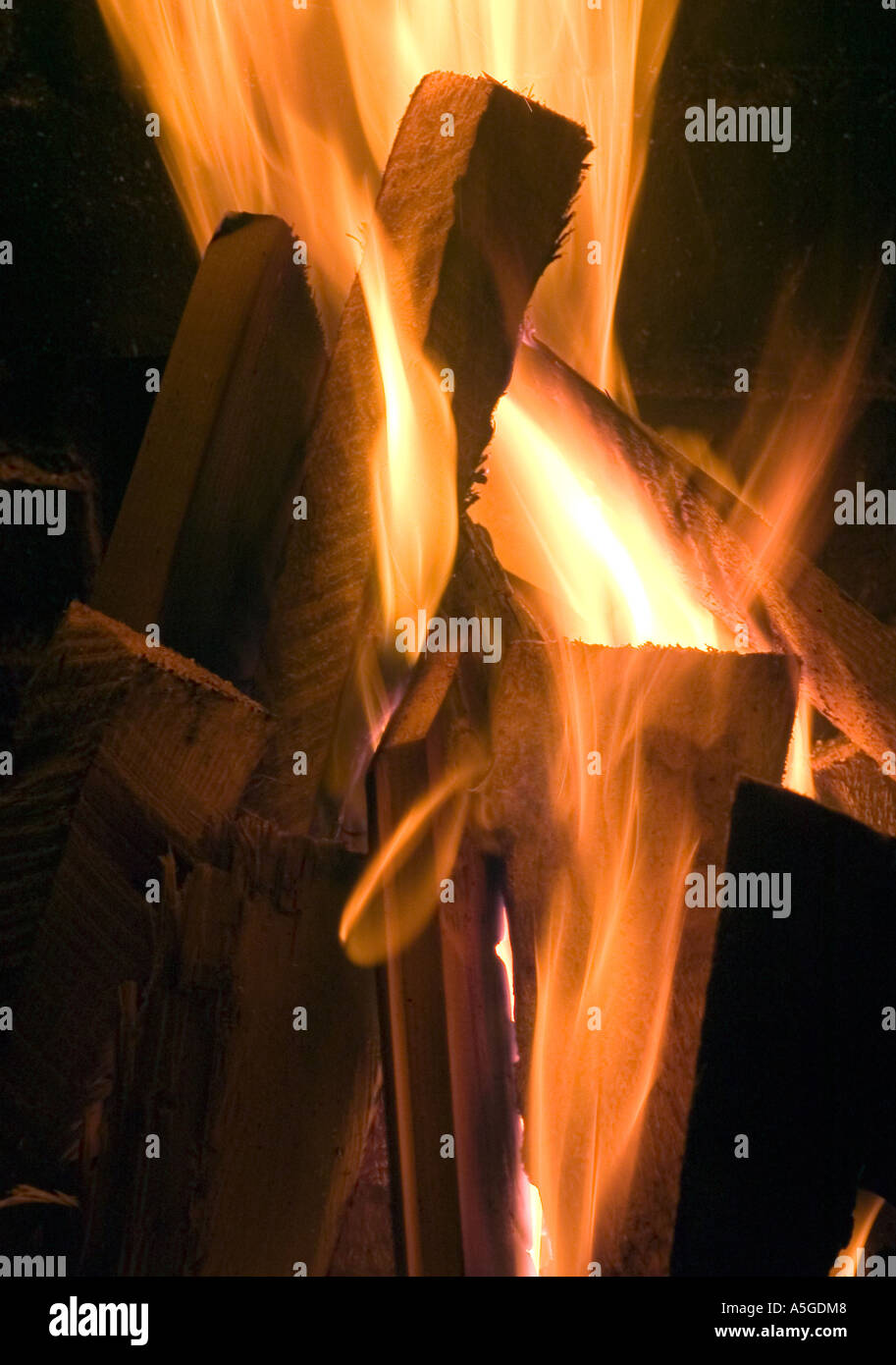 Wood burning on a open fire Stock Photo - Alamy
