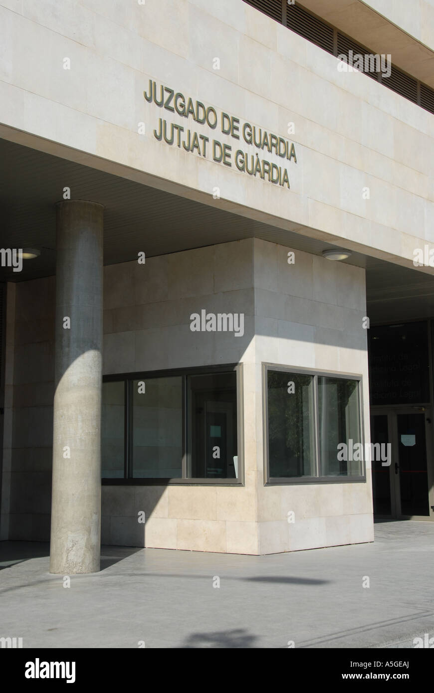 Emergency court hi-res stock photography and images - Alamy