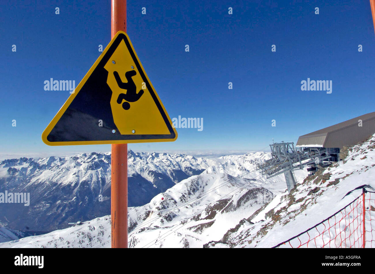 Danger warning sign edge ski hi-res stock photography and images - Alamy