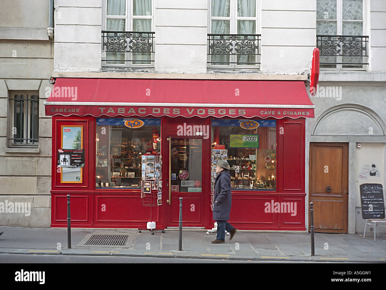 A typical French tobacco shop in Paris Stock Photo - Alamy