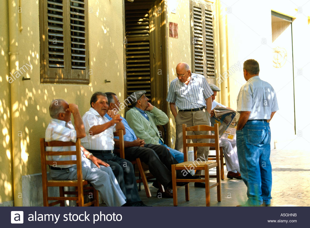 Italians Talking Stock Photos & Italians Talking Stock Images - Alamy