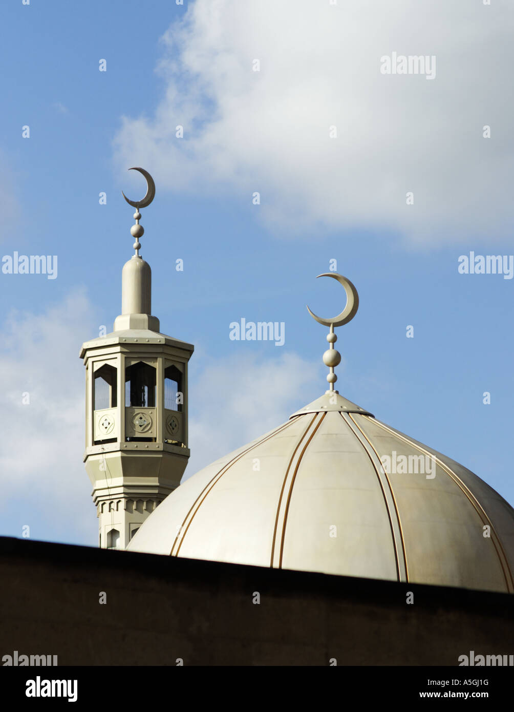 London muslim centre whitechapel hi-res stock photography and images ...