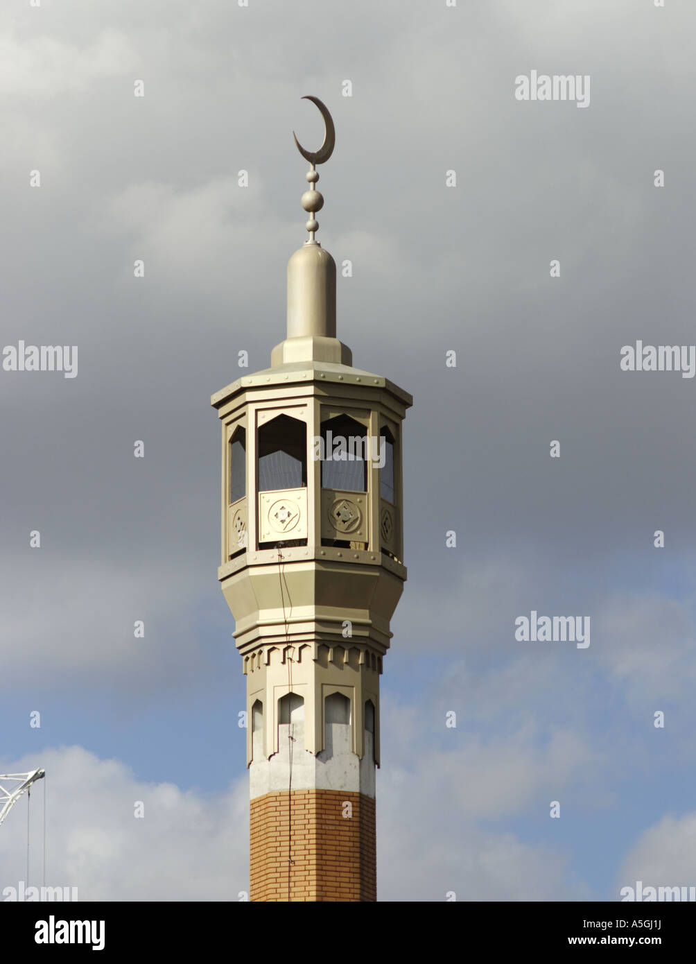 Minaret of East London Mosque on Whitechapel Road London Stock Photo ...